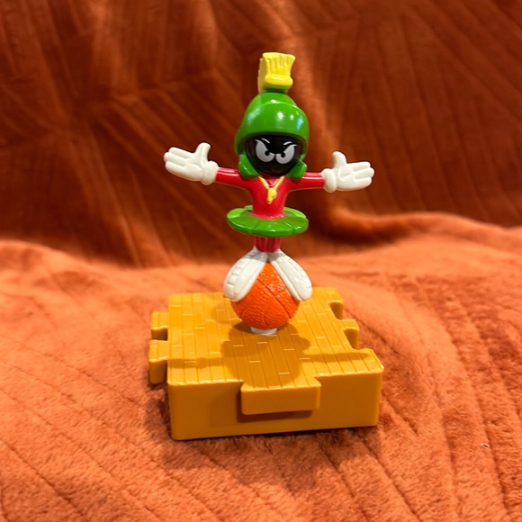 Toys | Vintage 1996 Marvin Martian Space Jam Standing On Basketball ...